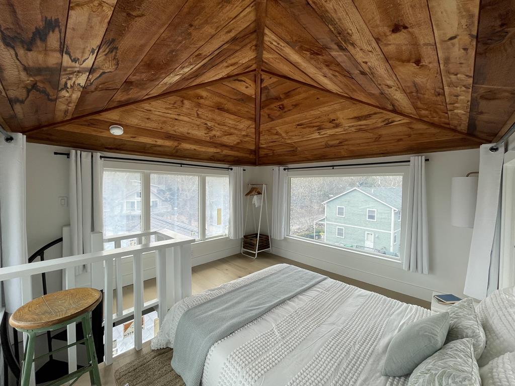 151 Bernard Circle, Vineyard Haven, MA 02568, Residential